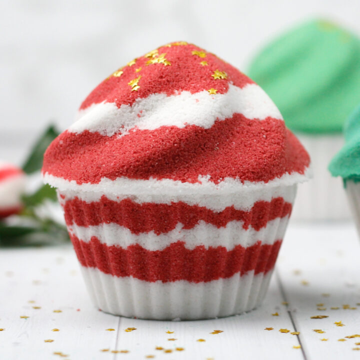How to Make Santa Bath Bombs - Tweak and Tinker